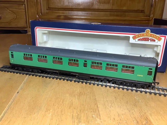 BACHMANN 34-551 BR Green Bullied Corridor Composite coach £24.99 ...