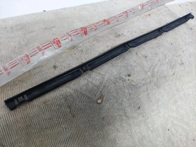 NOS OEM TOYOTA トヨタ Rear Door Glass Weatherstrip Corona Rt80 Rt81 ...