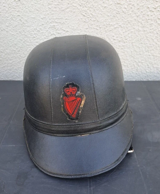 ROYAL ULSTER CONSTABULARY public order Skulgarde cork helmet, Irish £ ...