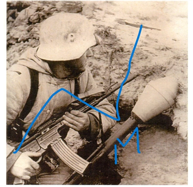 REPRO FOTO WEHRMACHT Soldat in Wintertarn mit Panzerfaust im Osten WW2 ...