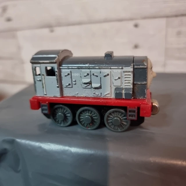 THOMAS AND FRIENDS Take N Play, Dennis the Diesel Engine. £2.99 ...