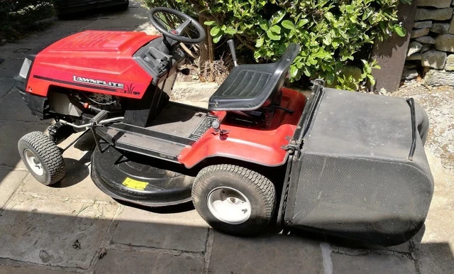 ~LAWNFLITE BY MTD ~Ride on Mower ~Model 604 ~30" Cut ~Briggs & Stratton ...