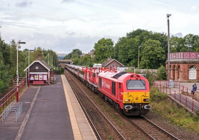 PHOTO IN Bright Red Db Schenker Livery Diesel Locomotive 67018 Drags ...
