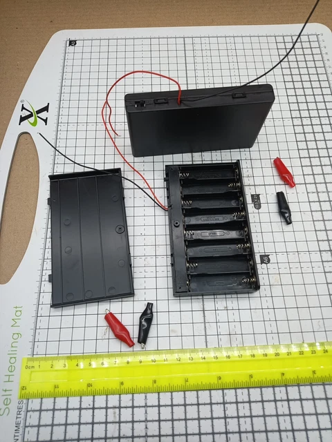 8 CELL AA 12V Plastic Battery Holder Covered Case With Switch Wire Box ...