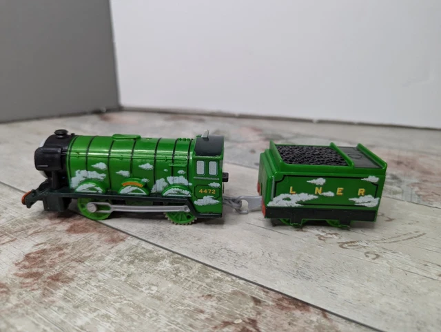 TRACKMASTER THOMAS & Friends FLYING SCOTSMAN Motorised Battery Train ...