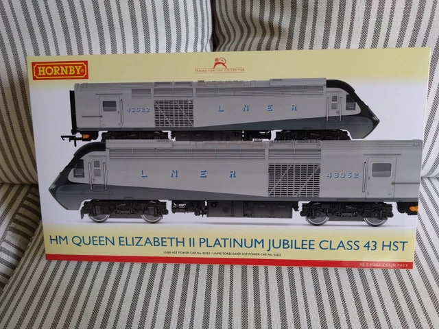 HORNBY R30215 HM Queen Elizabeth II Platinum Jubilee HST Train Pack OO ...