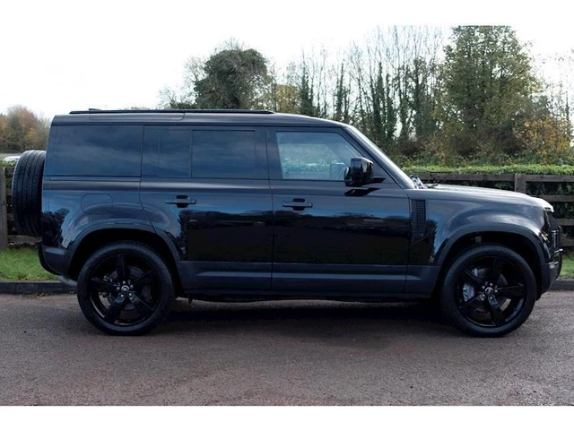 2021 LAND ROVER Defender 110 D300 MHEV HSE SUV Diesel Automatic £67,188 ...