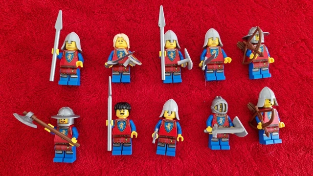 LEGO CASTLE KNIGHTS Mega Minifigure Battle Pack - Lion Knights Castle ...