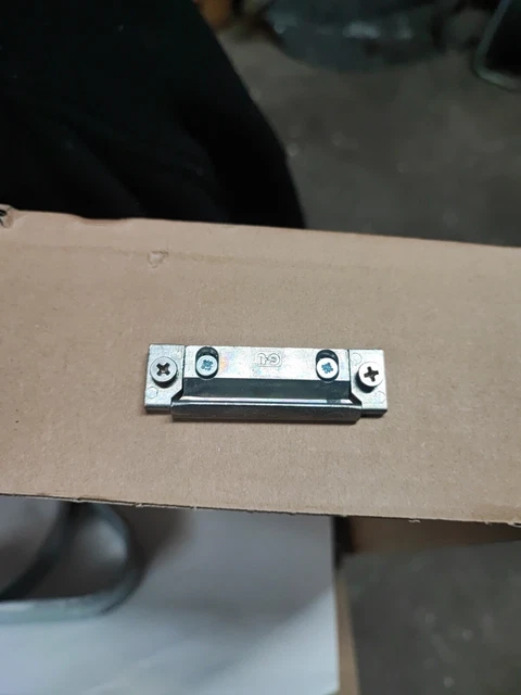 GU 9-38941-02 UND 9-416570 Fallenaustauschstück Schließblech - Silber ...