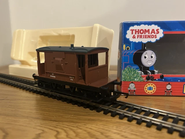 HORNBY RAILWAYS - Thomas And Friends Series- Brake Van 'Brown' Model ...