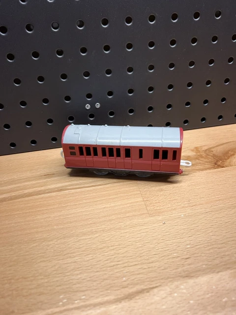 PLARAIL THOMAS & Friends Tomy Trackmaster Maroon Pink Spencer’s ...
