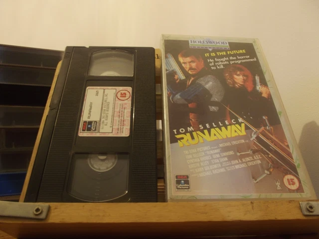 RUNAWAY VHS TAPE 1989 Tom Selleck Cynthia Rhodes Gene Simmons - ( 1984 ...
