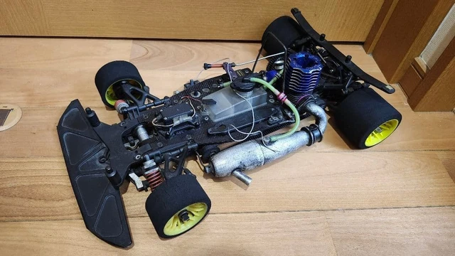 SERPENT VECTOR 1/8 Nitro RC Racing Car OS 21VZ-R w/ Radio Electronics £ ...