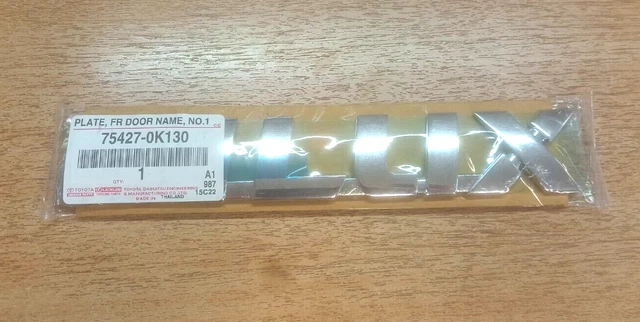GENUINE TOYOTA HILUX Front Door Name Badge Emblem Brand New - 75427 ...