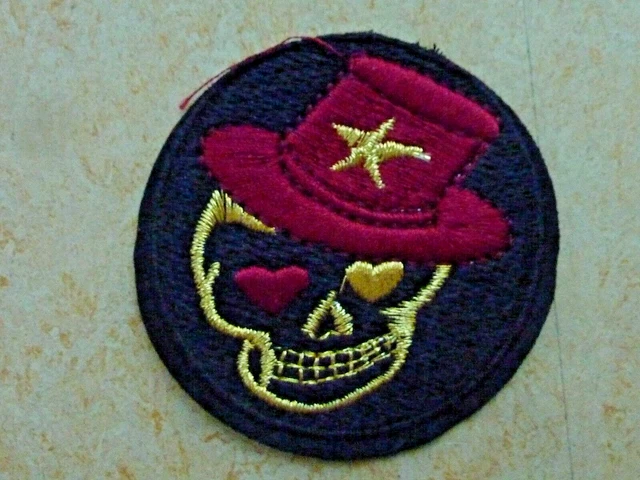 AUFNÄHER PATCH TOTENKOPF mit Hut und Herzaugen EUR 1,00 - PicClick DE