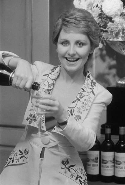 SCOTTISH POP SINGER Lulu Pouring A Glass Of Champagne 1974 Old Music ...