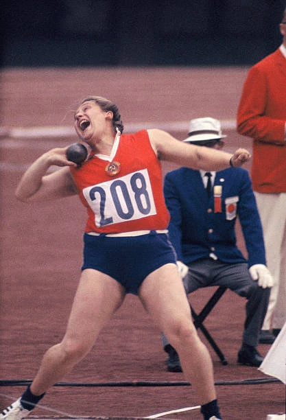 TAMARA PRESS OF Soviets Competes In The Women's Shot Put During 1964 ...