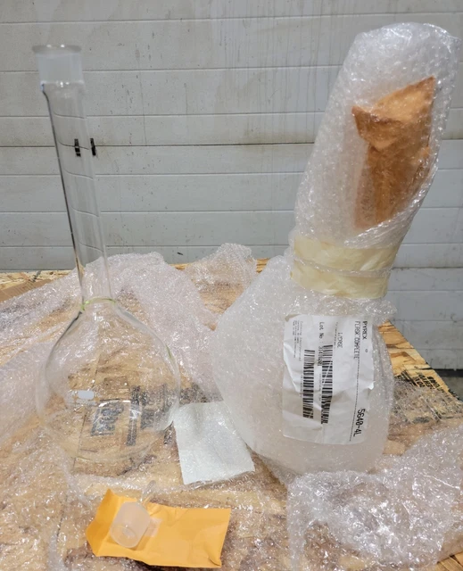 BRAND NEW PYREX 4L class A Volumetric Flask with Ground Glass Stopper ...