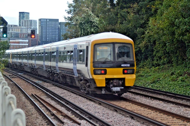 CLASS 465 NO 465032 in south eastern at wandsworth road £1.97 - PicClick UK