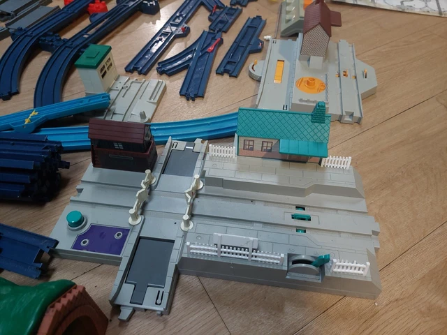 TRACKMASTER TOMY THOMAS the Tank Engine Motor Road & Rail Ultimate ...