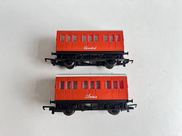 HORNBY THOMAS THE Tank Annie And Clarabel Carriages £9.95 - PicClick UK