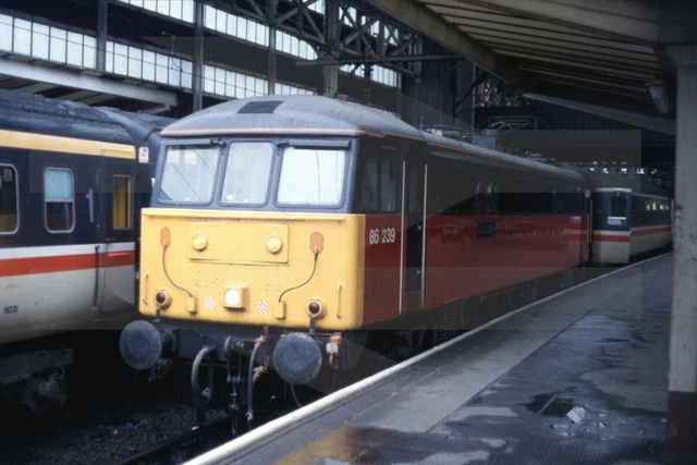 ORIGINAL 35MM SLIDE - A/C Class 86/2 'Parcels' - 86239 - Mcr Picc ...