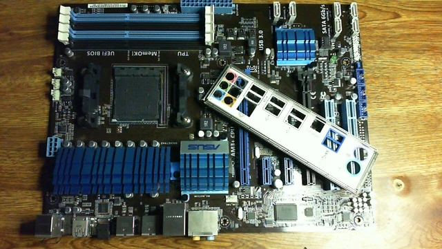 ASUS M5A97 MOTHERBOARD ATX Socket AM3+ AMD 970/AMD950 W/ I/O shield EUR ...