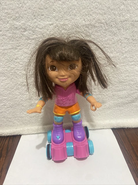 DORA THE EXPLORER Skate And Spin Dora & Boots Roller Skating Friends ...