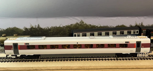 HORNBY HITACHI AZUMA LNER CLASS 800/1/2 COACH C No 823214 OO GAUGE DC ...