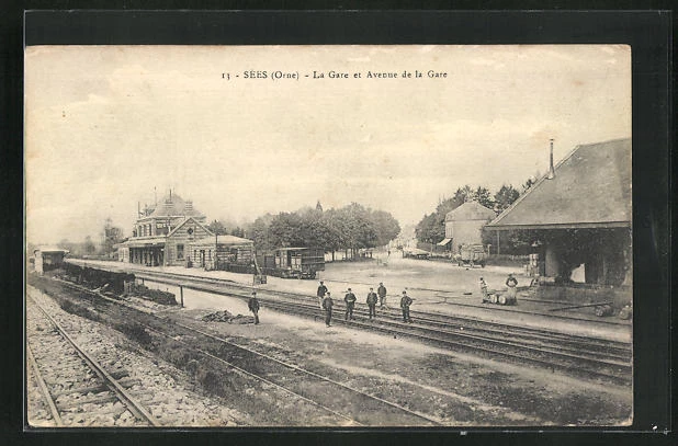 CPA SEES, LA Gare et Avenue de la Gare, La Gare aérienne EUR 4,00 ...