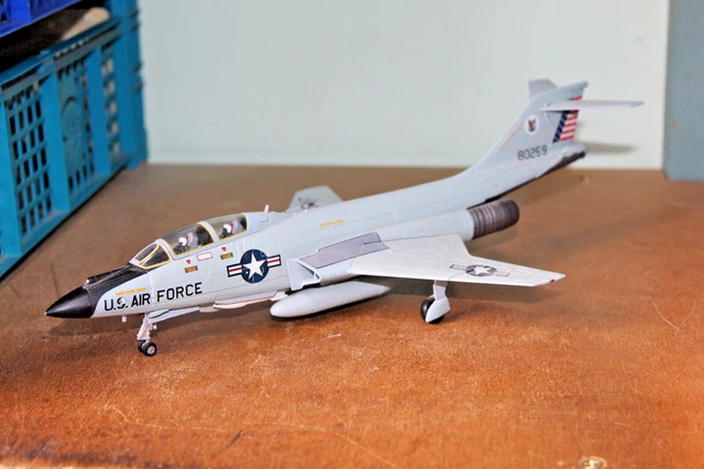 HOBBYMASTER 1:72 F-101B VOODOO - TYNDALL AFB 1978 HA3701 - Unboxed £25. ...