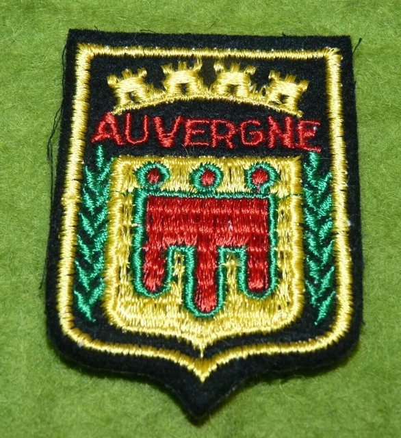 ANCIEN ÉCUSSON THERMOCOLLANT feutre brodé blason Auvergne neuf Vintage patch EUR 5,00 - PicClick FR
