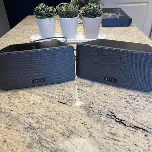 SONOS PAIR OF Play 3 Black Wireless Speakers in Excellent Condition £ ...