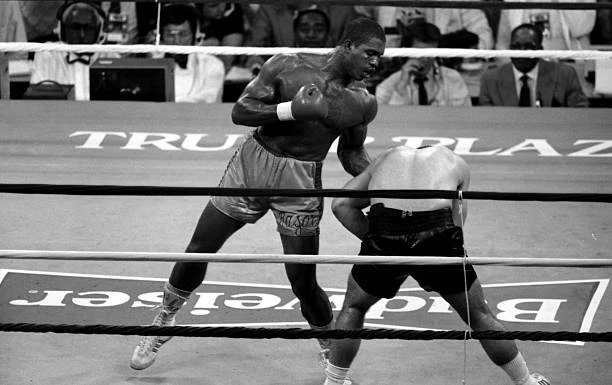 DONOVAN RUDDOCK LANDS An Uppercut V Carlos Hernandez Old Boxing Photo £ ...