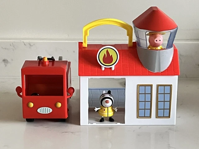 RARE PEPPA PIG Fire Station + Fire Engine Play Set & 2 Posable Figures ...