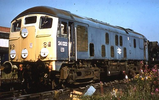 COLOUR SLIDE OF 24022 BR class 24 diesel loco £2.25 - PicClick UK