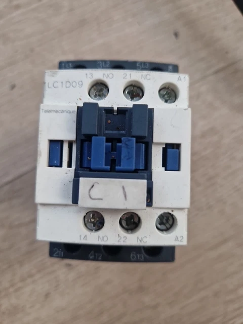 SCHNEIDER ELECTRIC LC1D09 Contactor 4kW at 400v COIL: 110v 50/60Hz F7 ...