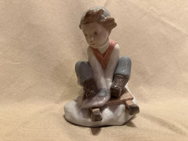 LLADRO &LOOK Out Below" Boy on Sled 8264 Figurine Original Box £90.04 ...