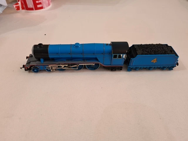 HORNBY THOMAS AND Friends Gordon the Big Blue Engine Steam Locomotive ...