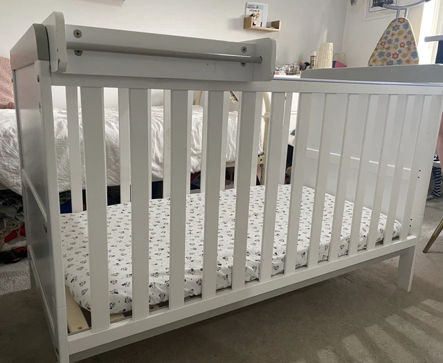 TUTTI BAMBINI RIO Cot Bed with mattress & changing top in White & Dove ...