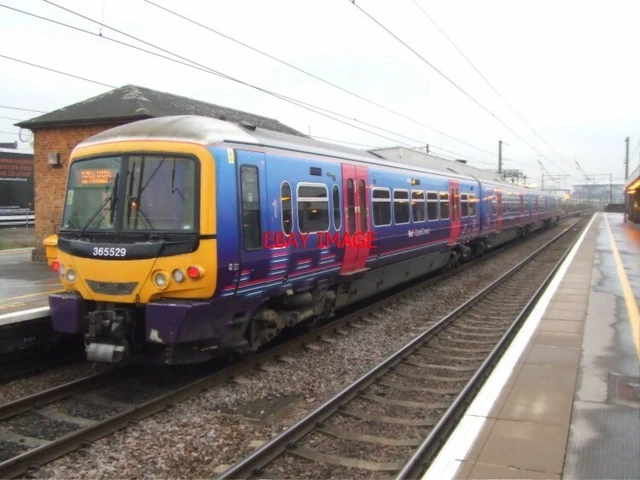 PHOTO CLASS 365 Networker Express 4-Car Emu No 365 529 At Finsbury Park ...