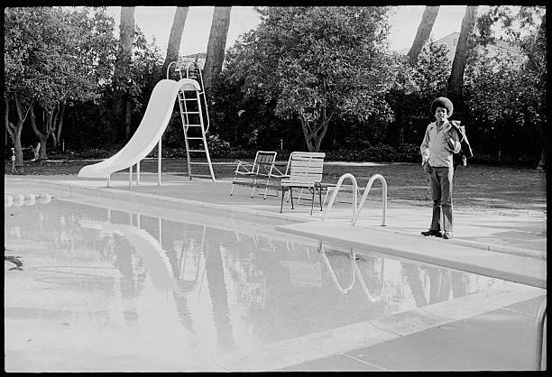 MICHAEL JACKSON POSES By The Swimming Pool 1972 OLD MUSIC PHOTO EUR 6 ...