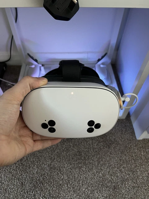 META QUEST 3S 128GB Mixed Reality Headset with Docking Station and ...