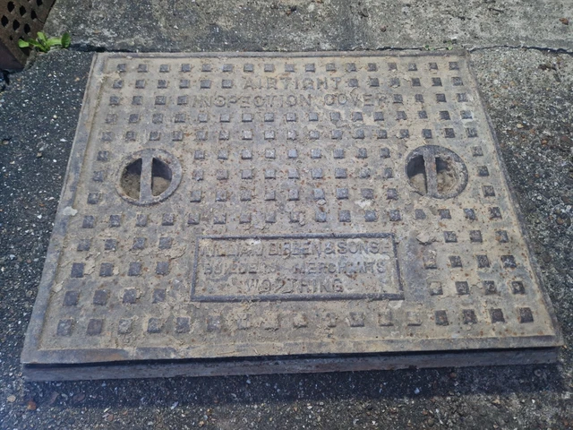 CAST IRON MANHOLE Drain Cover & Frame 659mm x 510mm lifting handles ...