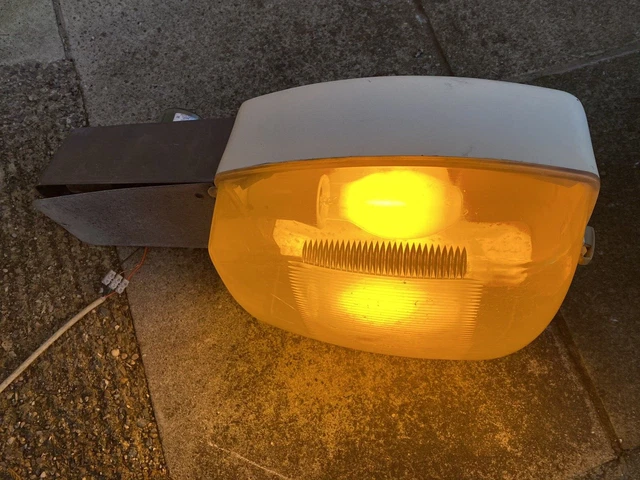 THORN ALPHA 8 Street Light Lantern 150W Son Geared With Photocell 1980 ...