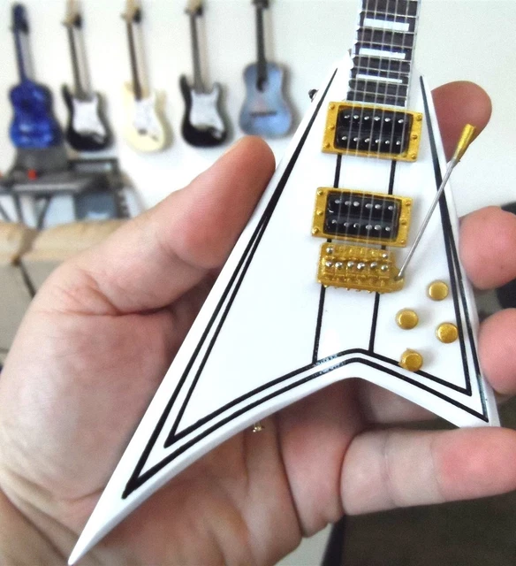 RANDY RHOADS - White Concorde V 1:4 Scale Replica Guitar~ Heaven Axis ...