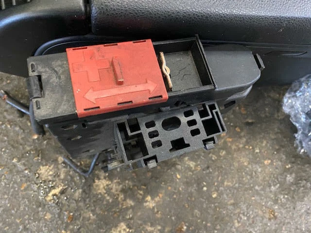 MERCEDES C CLASS W204 Engine Bay Battery Jump Power Fuse Box £49.00 ...