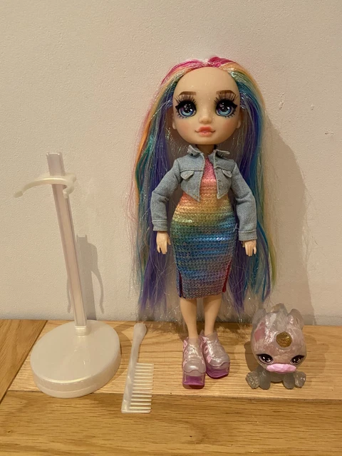 RAINBOW HIGH AMAYA Raine - Rainbow Shimmer Doll + Stand & Pet & Bag ...