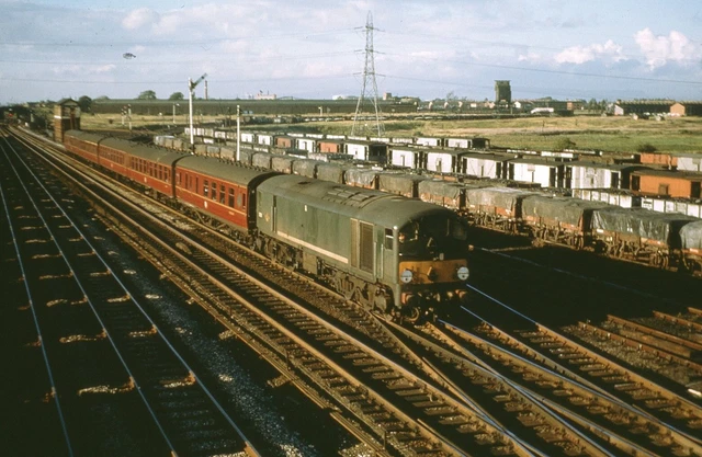 COLOUR RAIL SLIDE, DE2009, Class 28, D5718, green livery, Faringdon Jcn ...