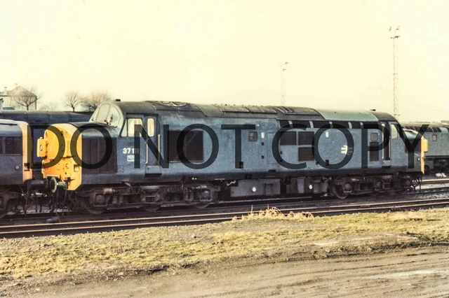 UK DIESEL TRAIN Railway Photograph Of Class 37 Loco 37111. Rm37-424 £1. ...